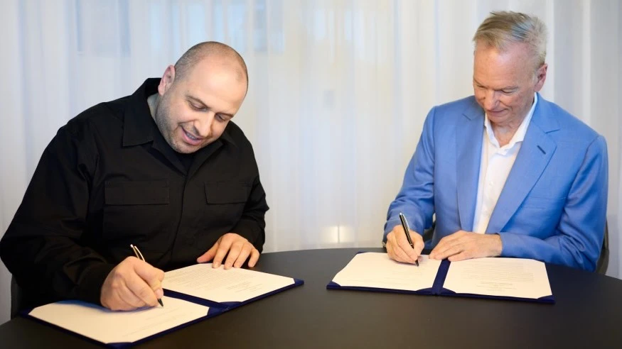 Billionaire and ex-Google CEO Eric Schmidt is making drones for Ukraine ...