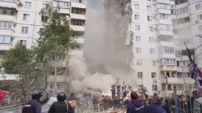 Entire stairwell of 10-storey building collapsed in Russia's Belgorod ...