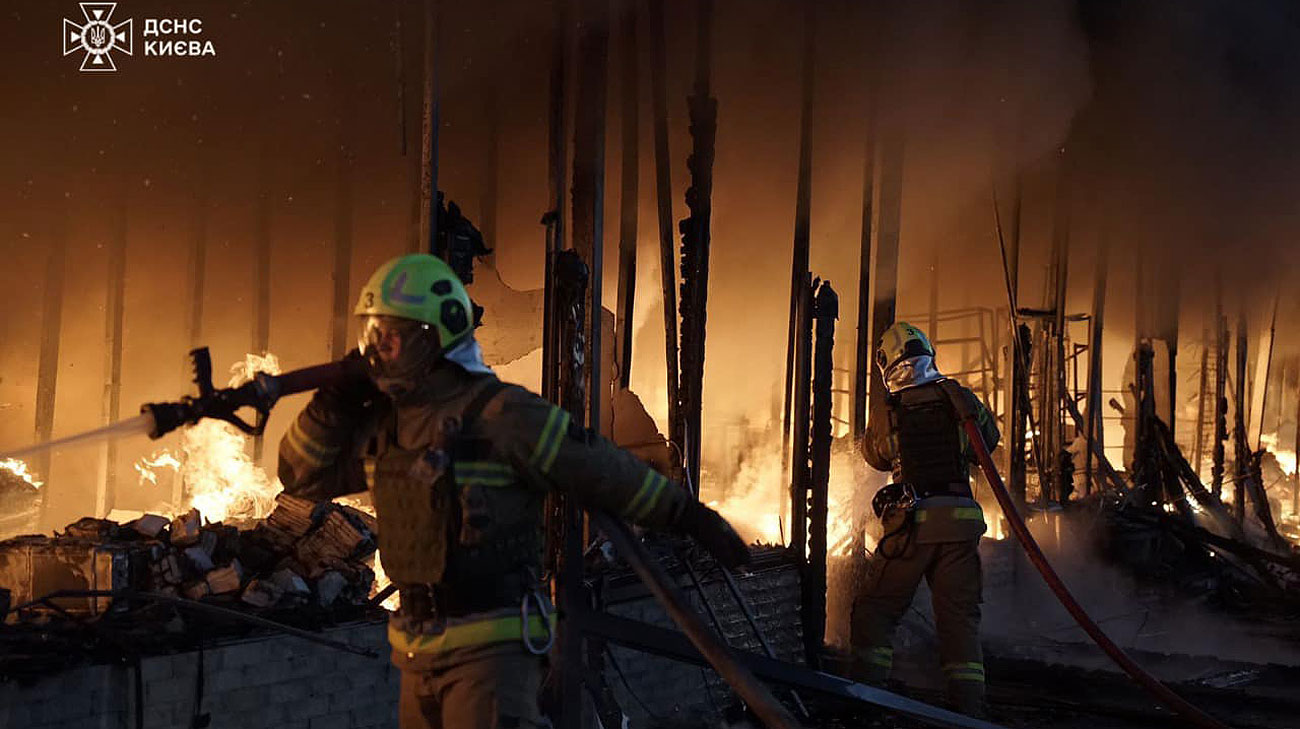 Дронова атака: у Києві горіли склади, гаражі, СТО, ресторан та бізнес-центр – КМВА. Читайте на ...