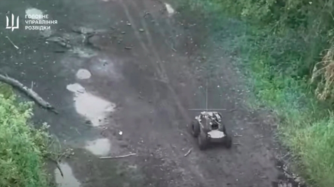 Ukrainian intelligence shows ground robot firing at Russian troops in ...