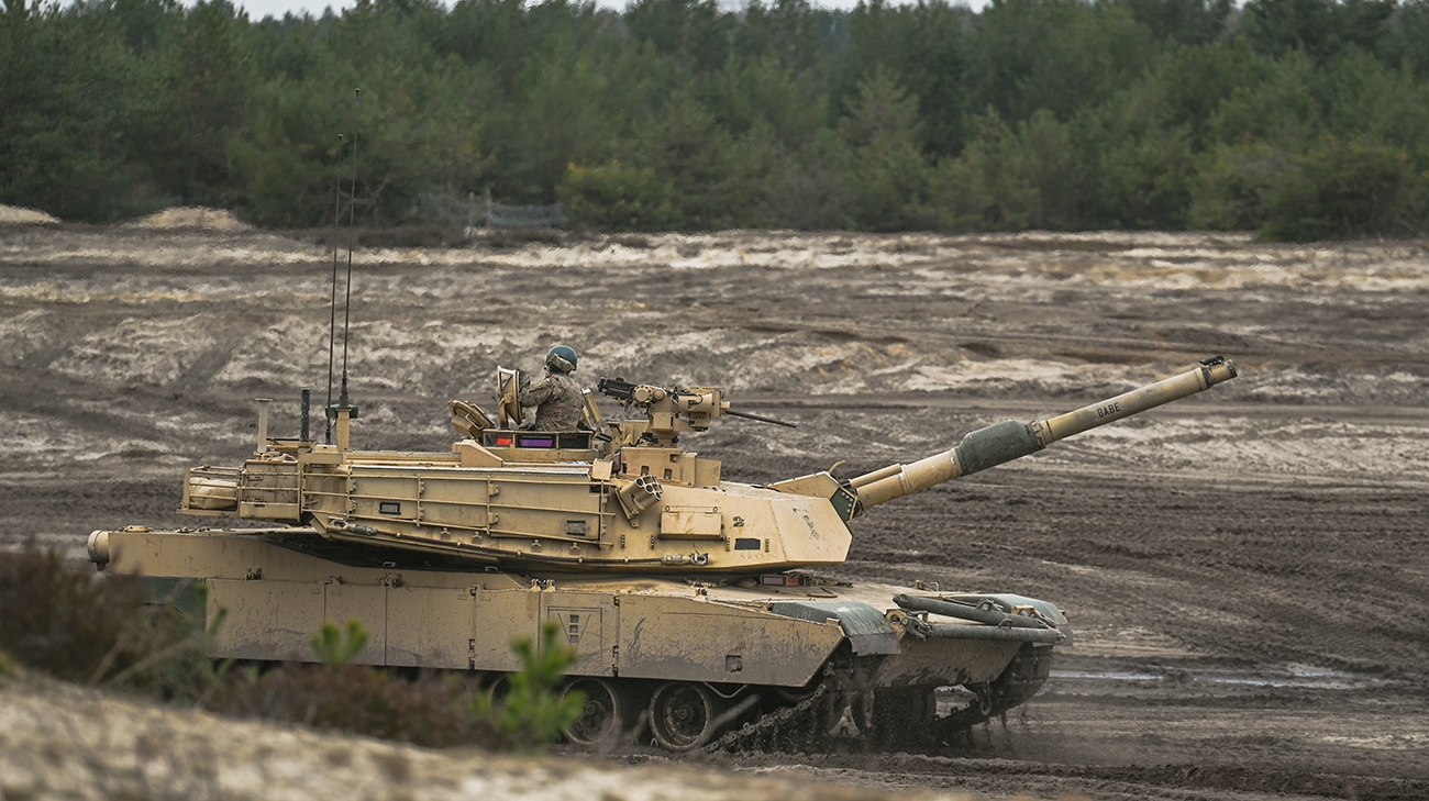 Ukrainian forces post video of US-made Abrams tank in action in Ukraine ...