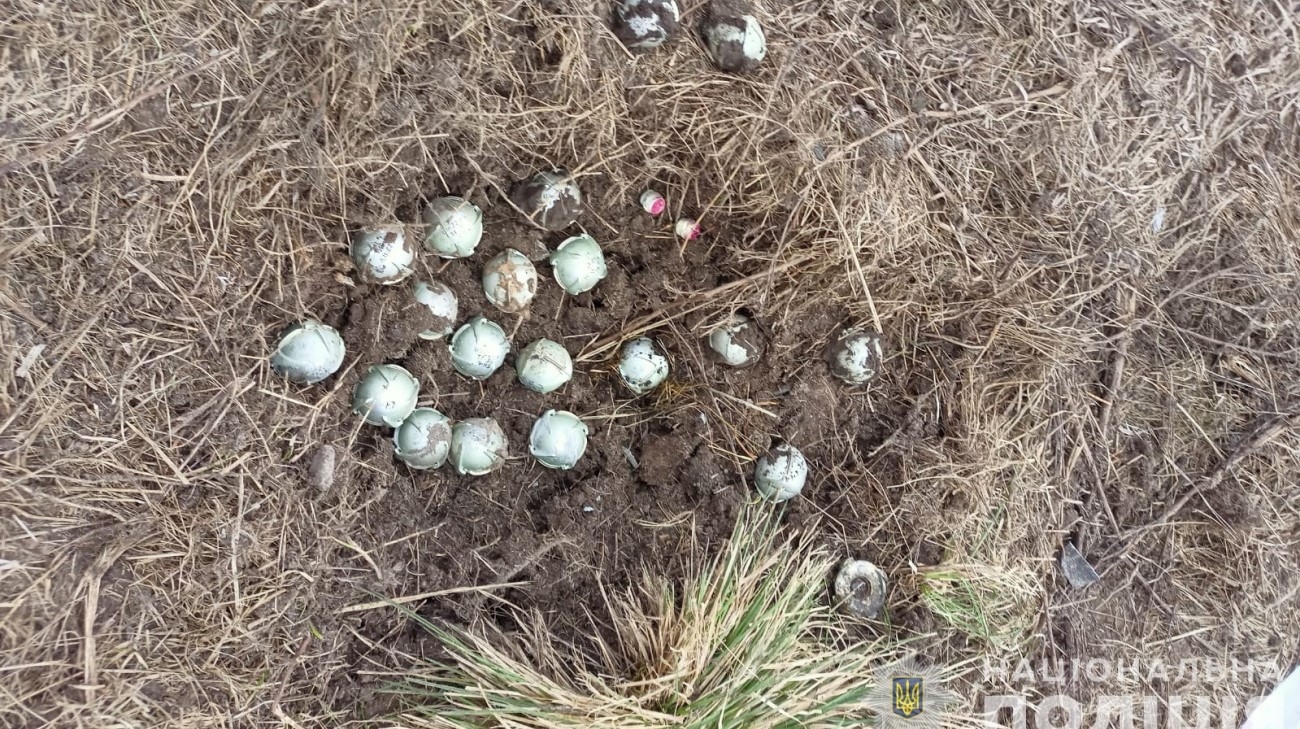 Russians remotely mine Sumy Oblast's north with spherical air bombs ...