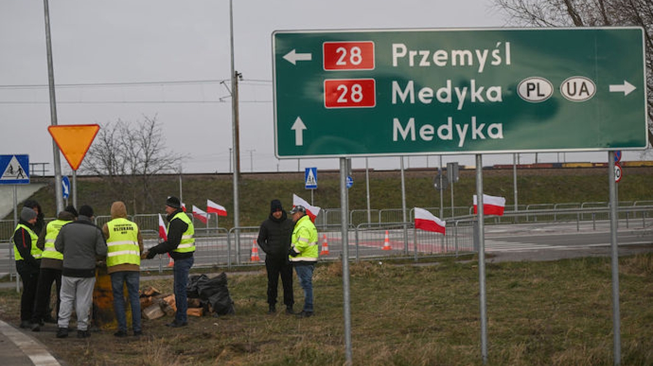 Polish protesters obstruct movement of passenger transport through ...