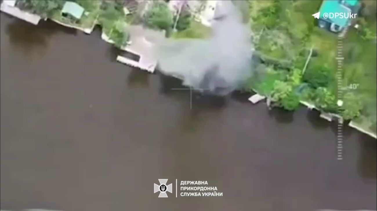 Border guards destroy 2 Russian boats in Ukraine's south – video ...