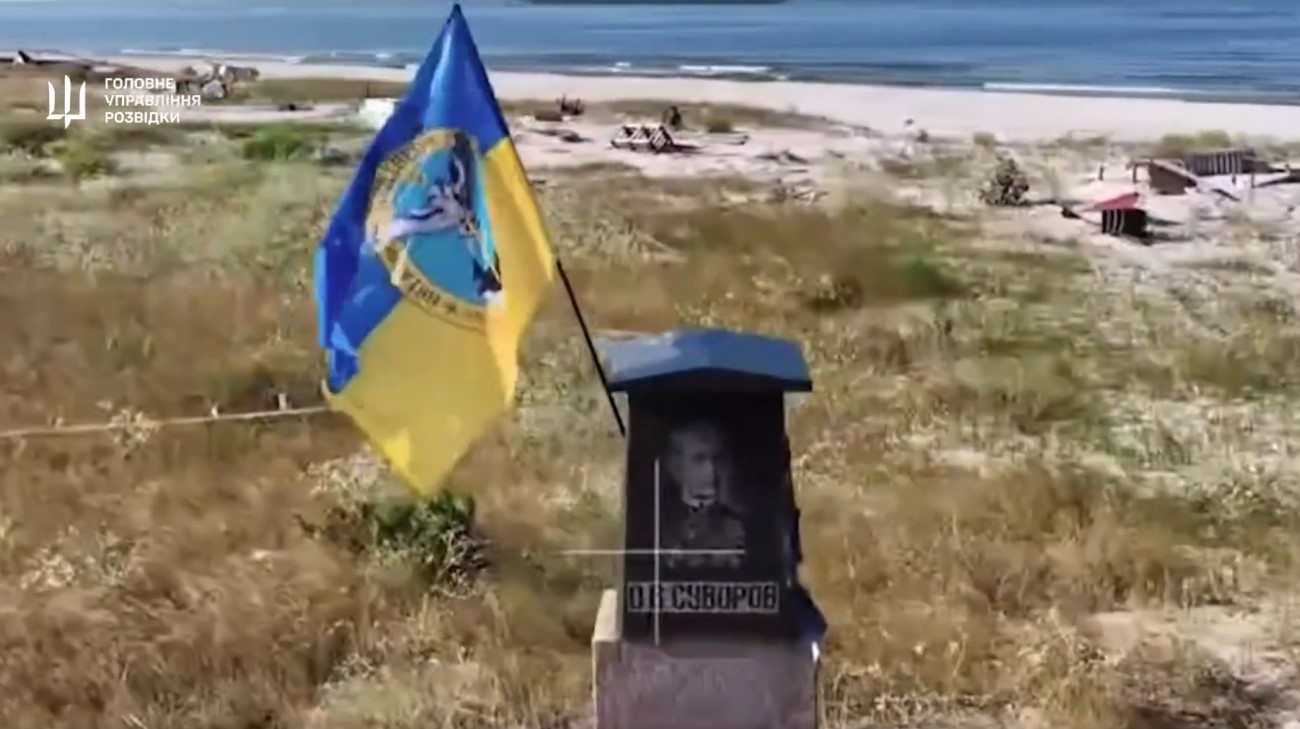 Ukrainian intelligence soldiers land on Russian-occupied Kinburn Spit ...