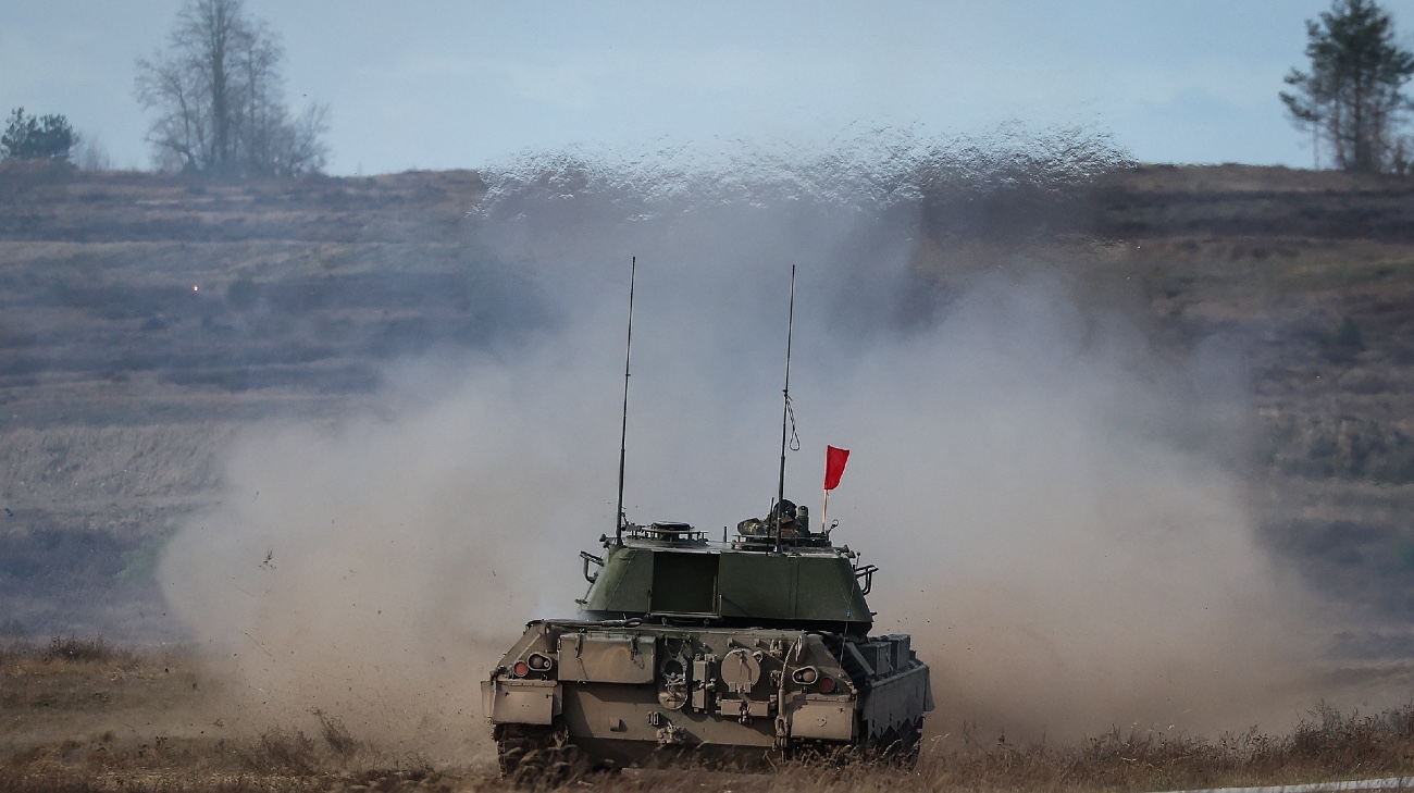 Germany hands over large military aid package with more than 20 Leopard ...