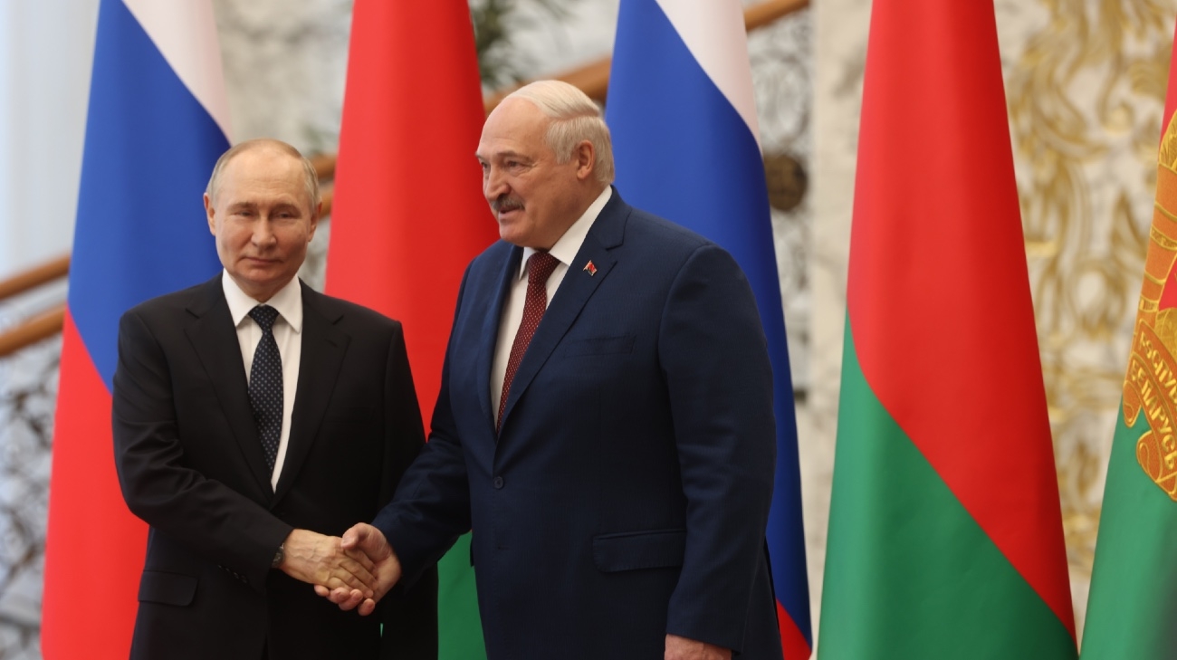 Belarusian leader joins Putin in ''intimidating'' West with nuclear ...