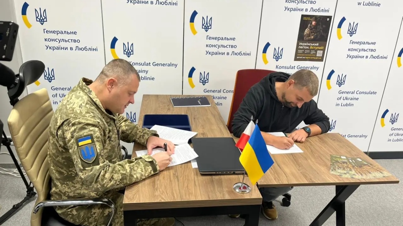 First volunteers in Poland sign contracts with Ukrainian Legion as ...
