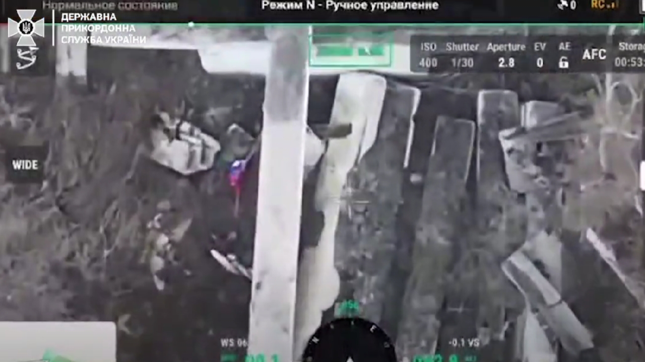 Ukrainian border guards destroy Russian flags that saboteurs raised in Chernihiv Oblast – video ...