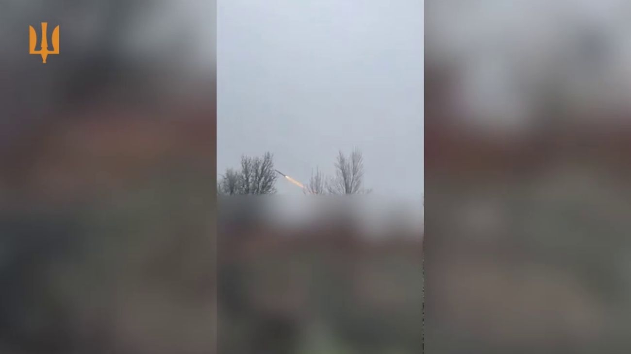 Повітряні сили показали, як ППО збила дві ракети на Дніпропетровщині ...