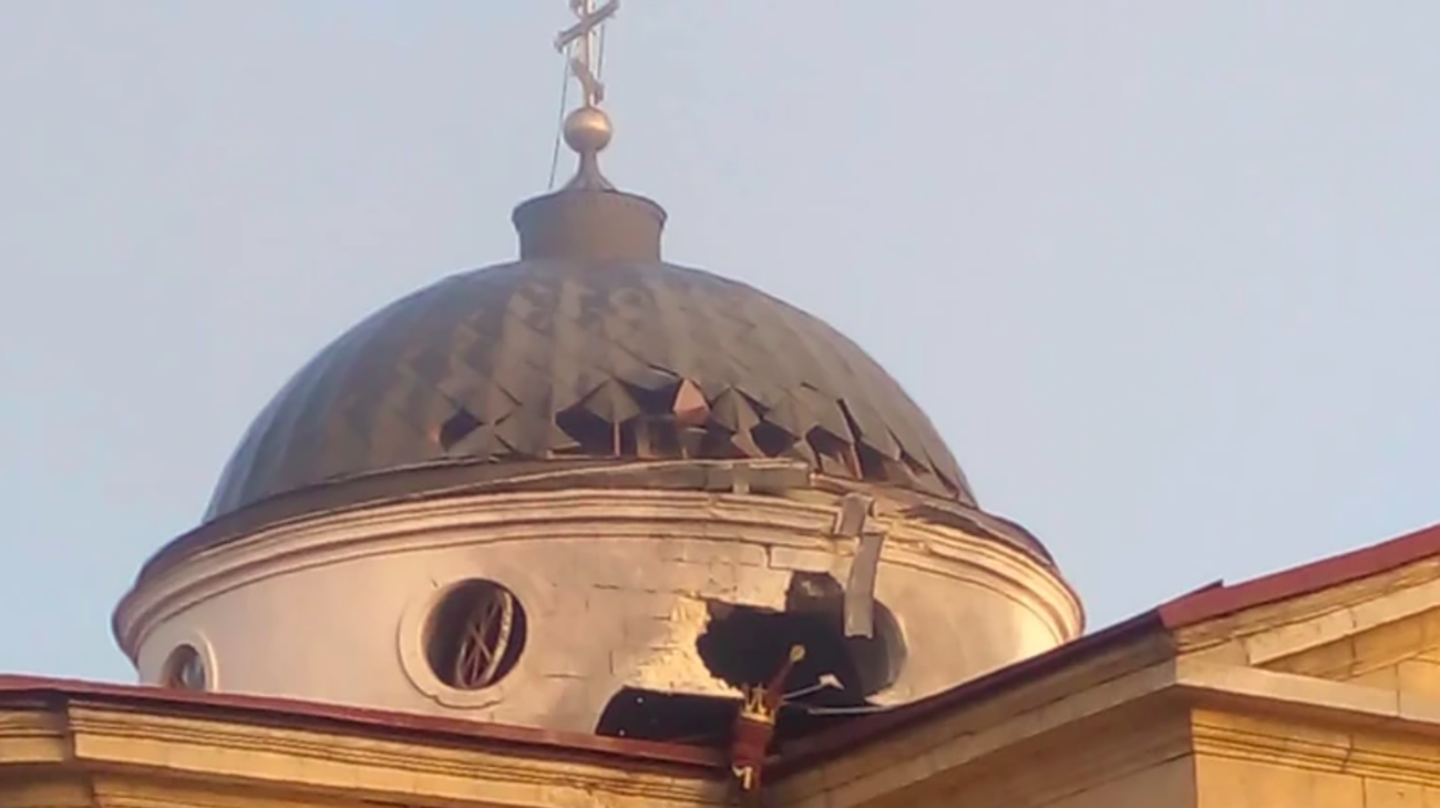 Russian strike damages St Catherine's Cathedral in Kherson – photo, video | Ukrainska Pravda