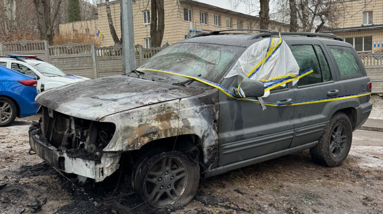 В Киеве задержали 41 летнего и 15 летнего поджигателей которые захотели легких денег от ФСБ