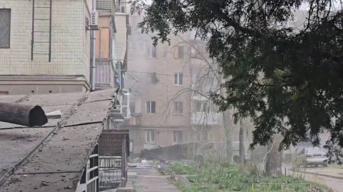 Russian forces attack Kherson: two dead, crew of medics injured – photo ...