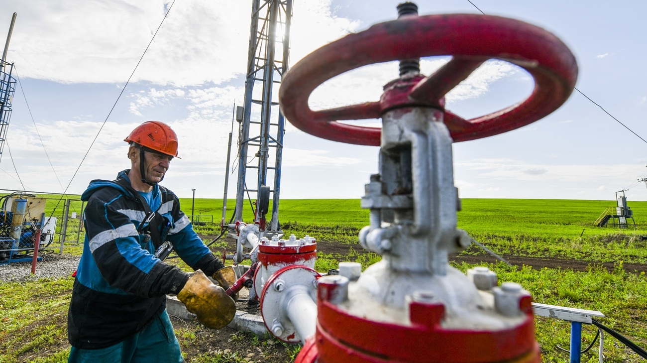 EU will not lower Russian oil price cap without G7 backing – sources ...