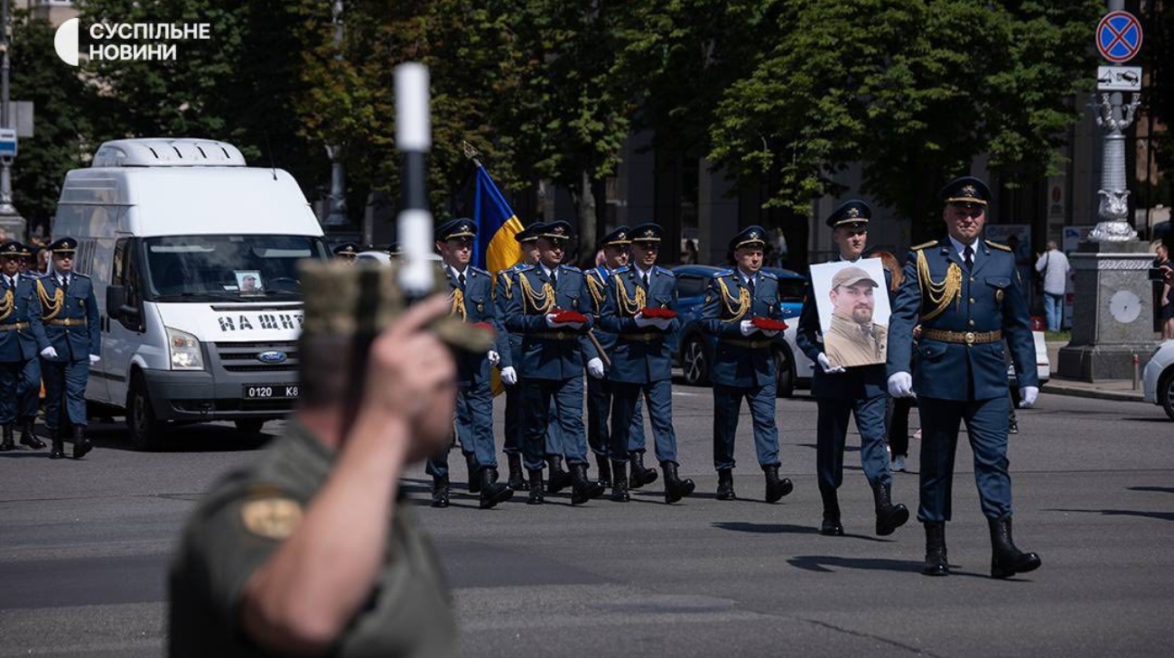 Kyiv bids farewell to Hero of Ukraine Maksym Ustymenko, F-16 pilot ...