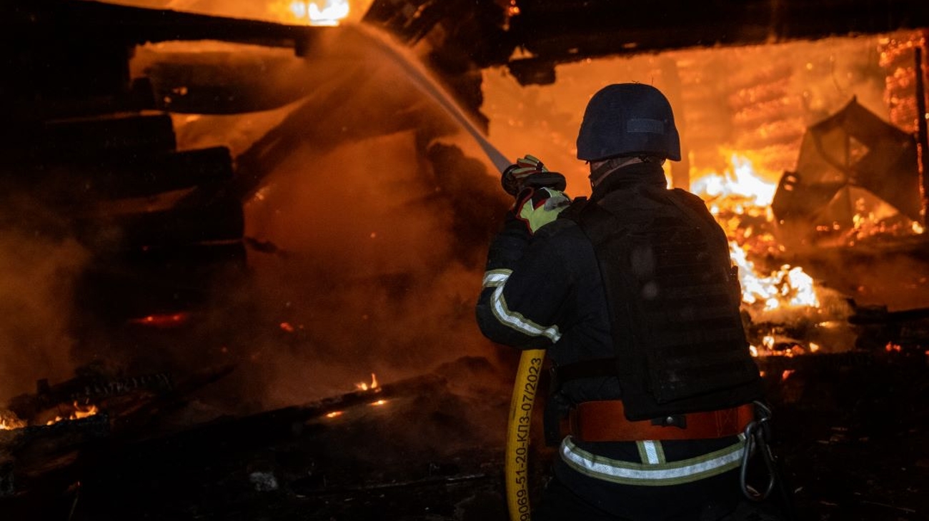 Russians attack Kramatorsk: fire breaks out in high-rise building ...