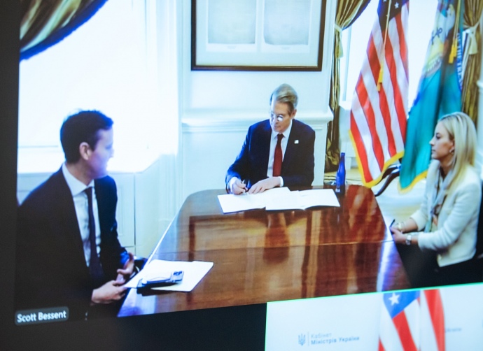 Україна та США підписали меморандум про намір укласти угоду про корисні
